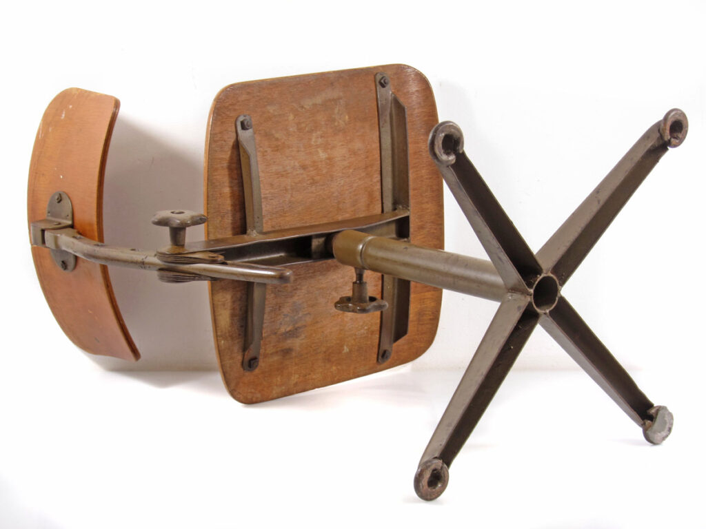 Friso Kramer drawing table chair for Ahrend